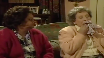 KYK: Die 'Egoli'-oomblik toe 'Nenna' en 'Elsa' perongeluk daggakoekies eet