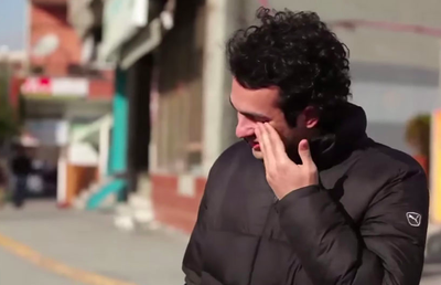 Neighbourhood learns sign language to surprise deaf neighbour