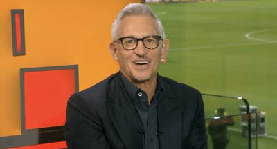 Sports presenter struggles to keep a straight face on live television ...