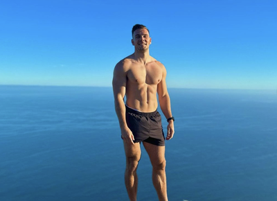 VIDEO: Athlete climbs Table Mountain barefoot
