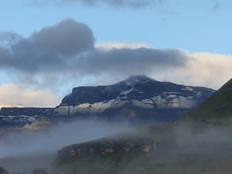LOOK: Snow falls on the Berg