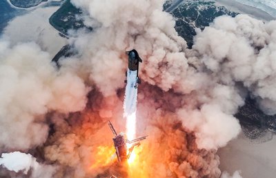 In first, SpaceX's megarocket Starship succeeds in ocean splashdown