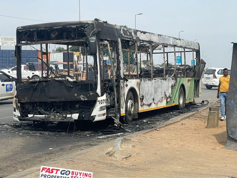 Tshwane bus torched in Olievenhoutbosch