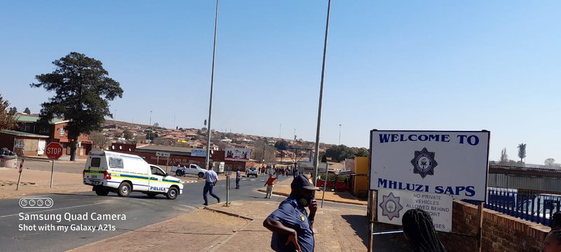 Mpumalanga community blocking roads, threaten to burn down police station