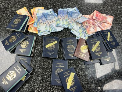 Suspect nabbed with 34 passports at Lebombo border