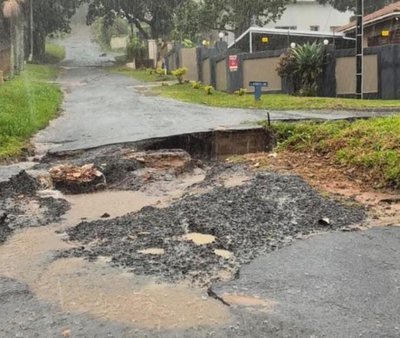 Level 4 warning for KZN as south coast begins clean-up