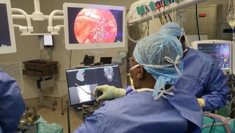 South Coast doctors perform first nose-based brain tumour surgery