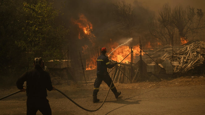 Athens faces new dangers as forest fires edge closer