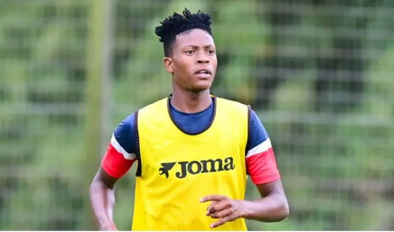 Mbuthuma brace keeps Pirates hot on the heels of Sundowns