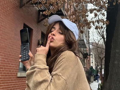 Gen Z are bringing back flip phones!