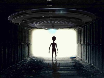 ALIEN GATE: Why the world can't stop talking about aliens...