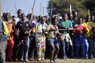 Strikers carrying sticks and sjamboks into stadium