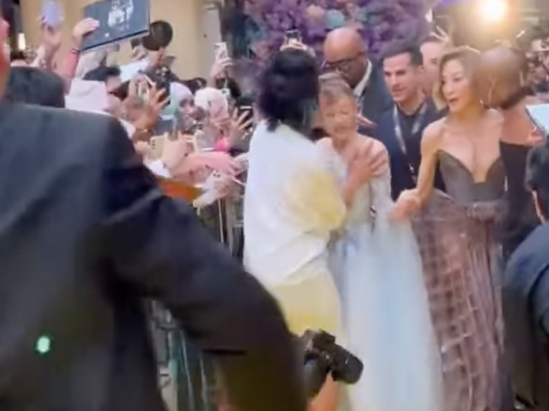 Fan attacks Ariana Grande at ‘Wicked’ movie premiere