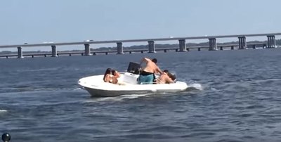 Nasty fight breaks out during boat race in Maryland