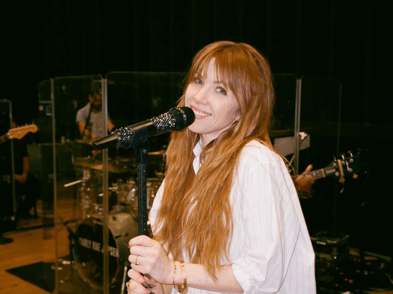 Singer Carly Rae Jepsen announces pregnancy