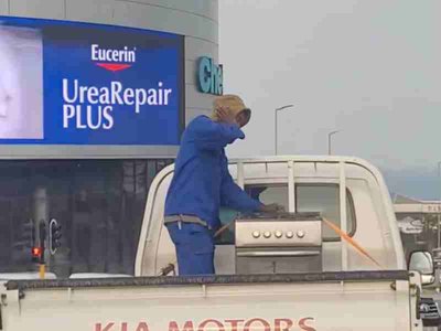 VIDEO: DJ Gas Stove rocks the streets of Umhlanga