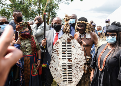 Mourners make their way to KwaNongoma to pay respects to King Zwelithini