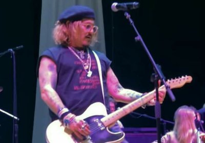 Watch Johnny Depp Gives Surprise Performance At Concert
