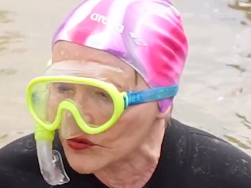 WATCH: Helen Zille makes statement by swimming in Johannesburg pothole
