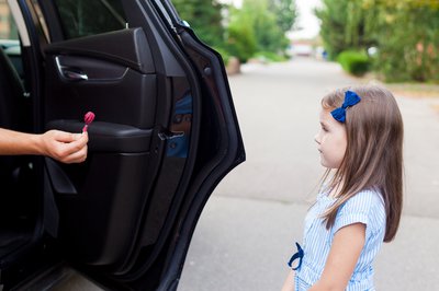 Incredible moment as mother saves child from kidnapper
