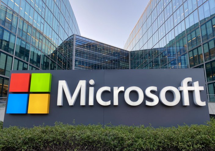 Swiss regulator opens inquiry into Microsoft license fees