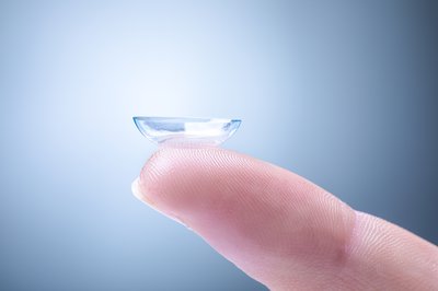 Blink twice to zoom: Scientists create new contact lens that will ...
