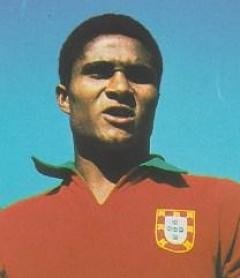 Portuguese football legend dies
