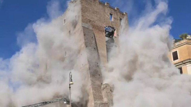 Worker dies after medieval tower partly collapses in Rome