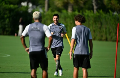 Messi starts his new job in the Florida heat