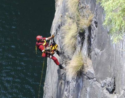 100 People, 48 hours to rescue man