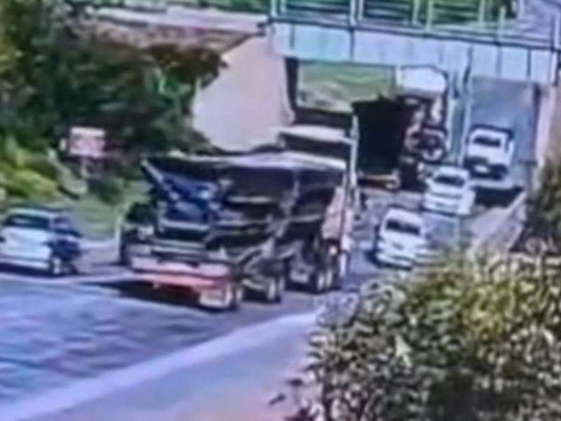 Shocking footage shows truck crushing cars on N10