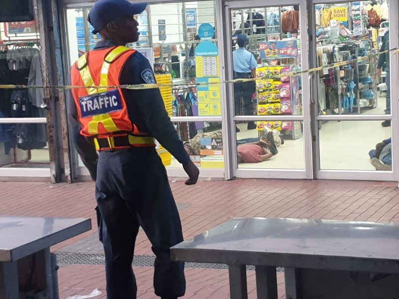 Three arrested with toy gun for robbery at a Pep store in Gqeberha