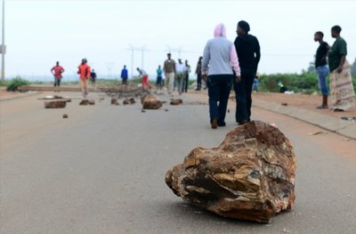 Bapong residents take to the streets