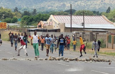 Protest action closes Golden Highway