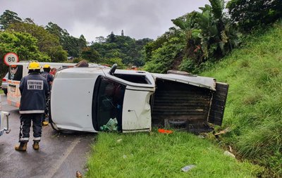 2 killed in Pinetown bakkie accident carrying workers